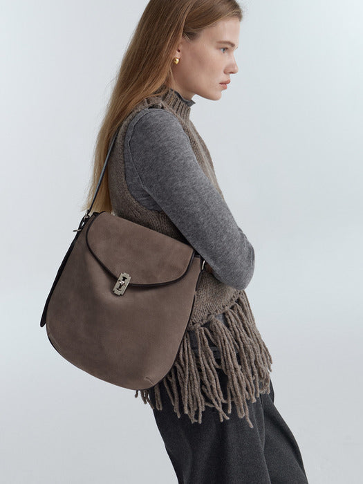 vunque Halfmoon Cheek Shoulder Bag